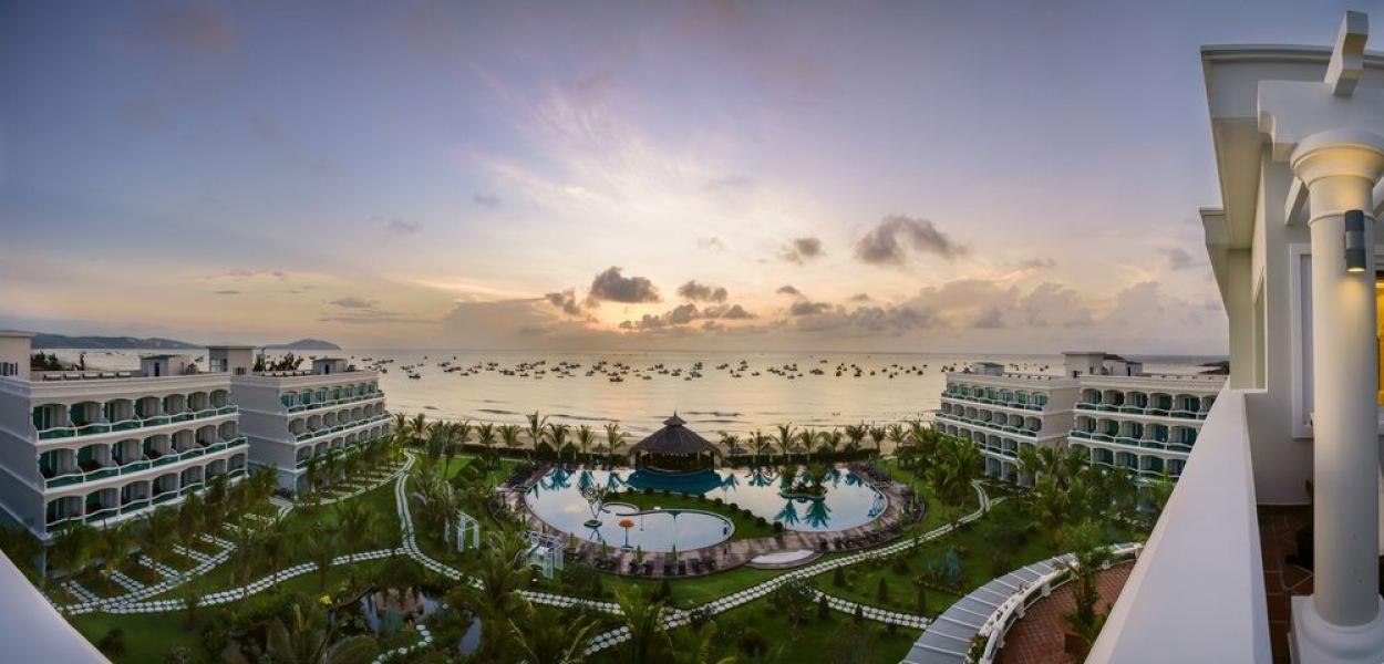 Купить тур в отель The Sailing Bay Beach Resort (Фантхиет) на 14 дней ...